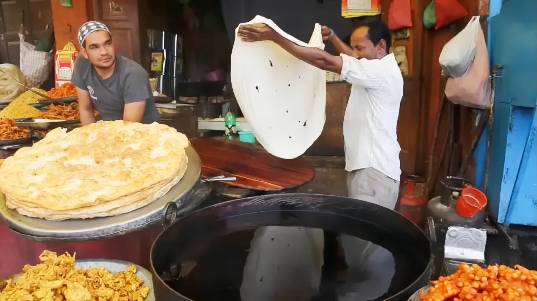 Flying Bread: India’s Shocking Street Food Trend - 9pt.com