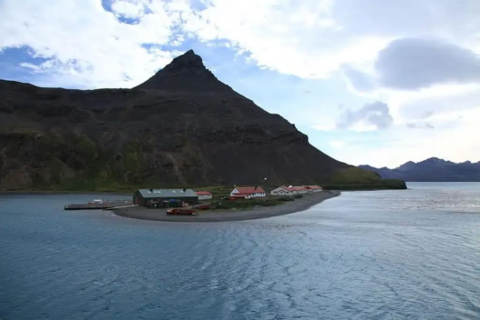 Remote Settlements: The 10 Most Isolated Places Where People