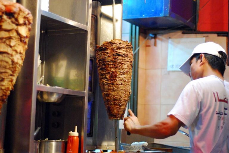 Shawarma: A Delícia do Oriente Médio Que Conquistou o Mundo - 9pt.com