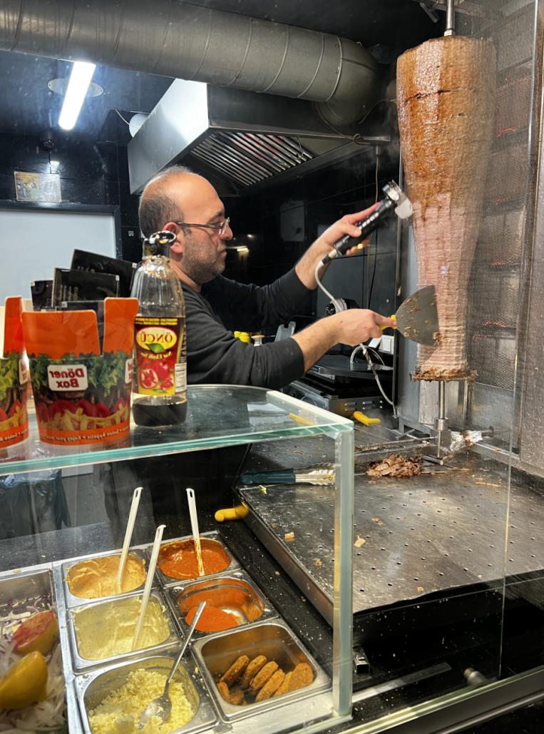 Shawarma: A Delícia do Oriente Médio Que Conquistou o Mundo - 9pt.com