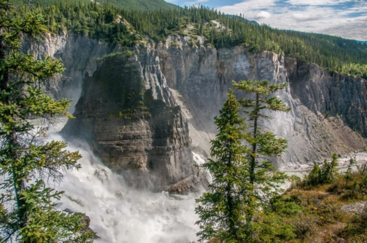 Nahanni Valley: The Mysterious "Headless Valley" and Its Dark