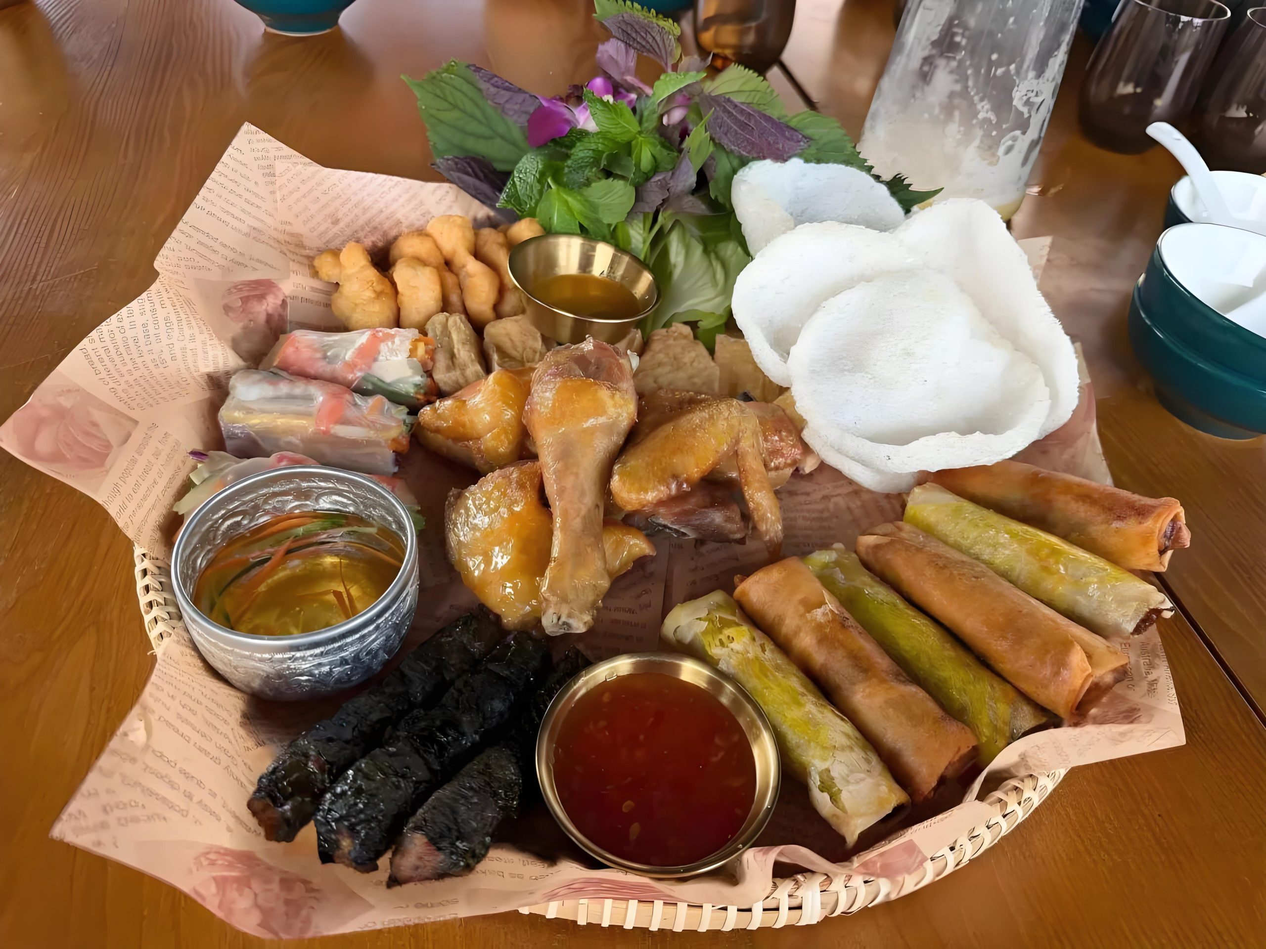 Vietnamese Food: Spring Rolls & Grilled Chicken Tray - 9pt.com